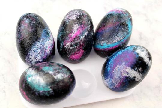 Gorgeous DIY Galaxy Easter Egg Craft - Meraki Mother