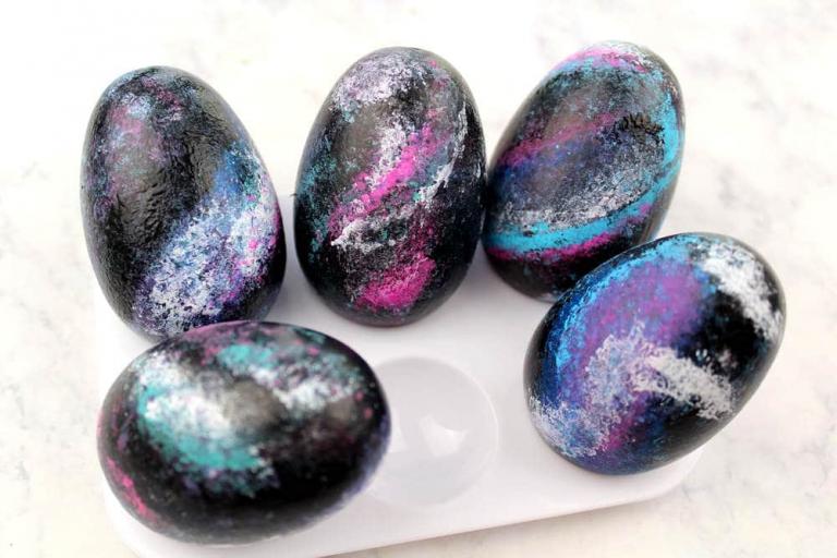 Gorgeous DIY Galaxy Easter Egg Craft - Meraki Mother