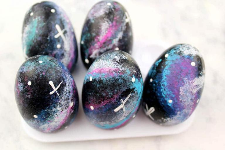 Gorgeous DIY Galaxy Easter Egg Craft - Meraki Mother