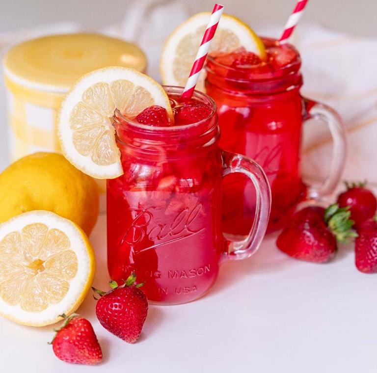 Fresh Strawberry Lemonade Recipe - Meraki Mother