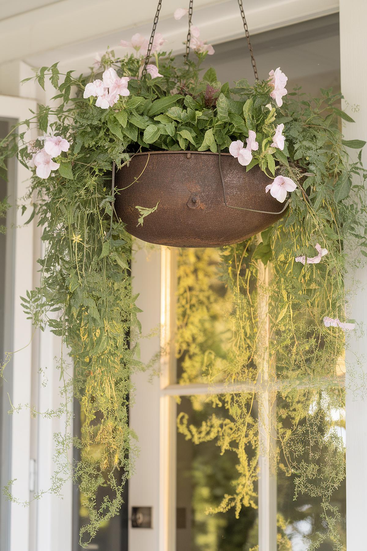 Bring Spring to Your Doorstep: 15 Creative Spring Front Door Decor ...