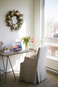 Hop into Spring: 16 Easter Desk Decor Ideas for Your Workspace - Meraki ...